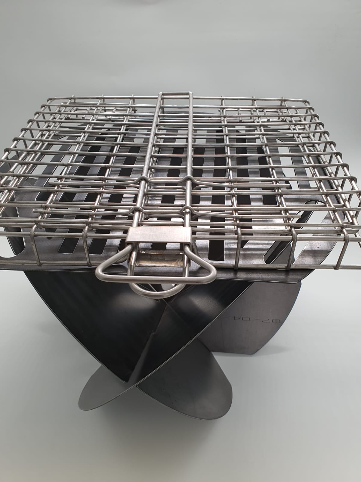 The all-in-one Compact Mini Campers Braai – www.onlinebraaishop.co.za