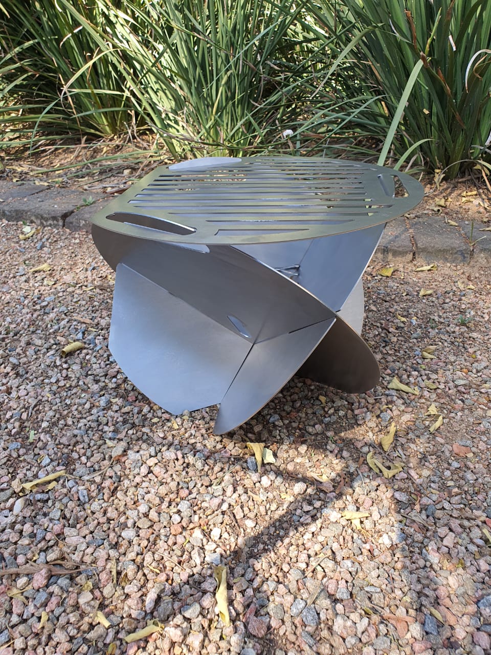 The all-in-one Compact Mini Campers Braai – www.onlinebraaishop.co.za